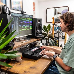 13 Best MIDI Keyboards For 2024: Tried and Tested By A Professional ...